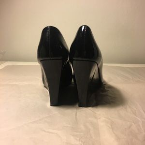 Halogen | Shoes | Halogen Shoes Size 6 Patent Leather Black Wedge ...